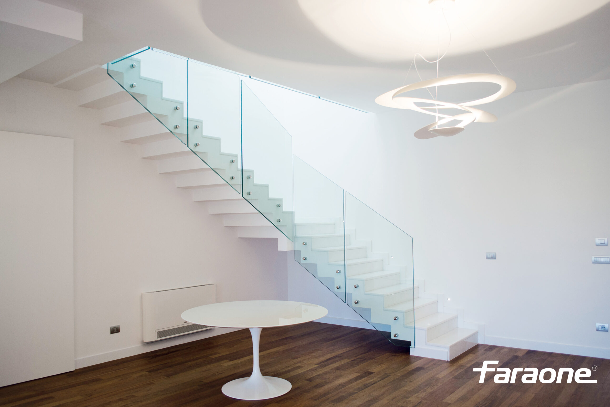 Alba, parapetti con fissaggio puntuale > Faraone Parapetti